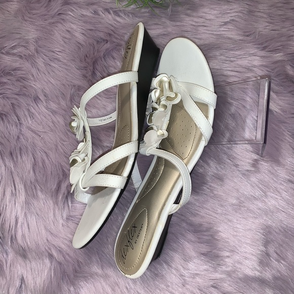 dexflex comfort | Shoes | Dexflex Comfort White Wedge Open Toe Sandal ...